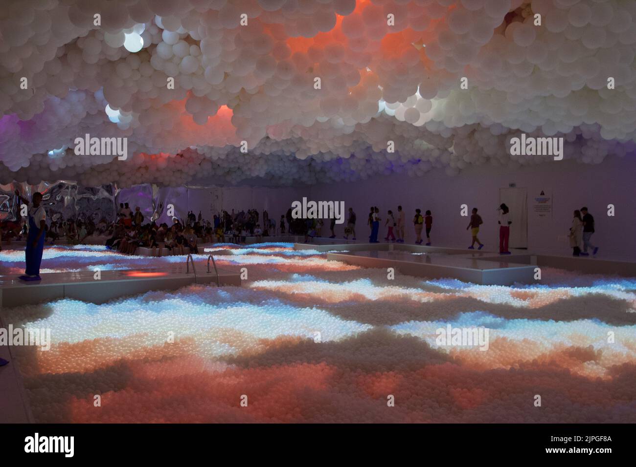 Pop Air Balloon Museum in Paris, big ball pit before the light show ...