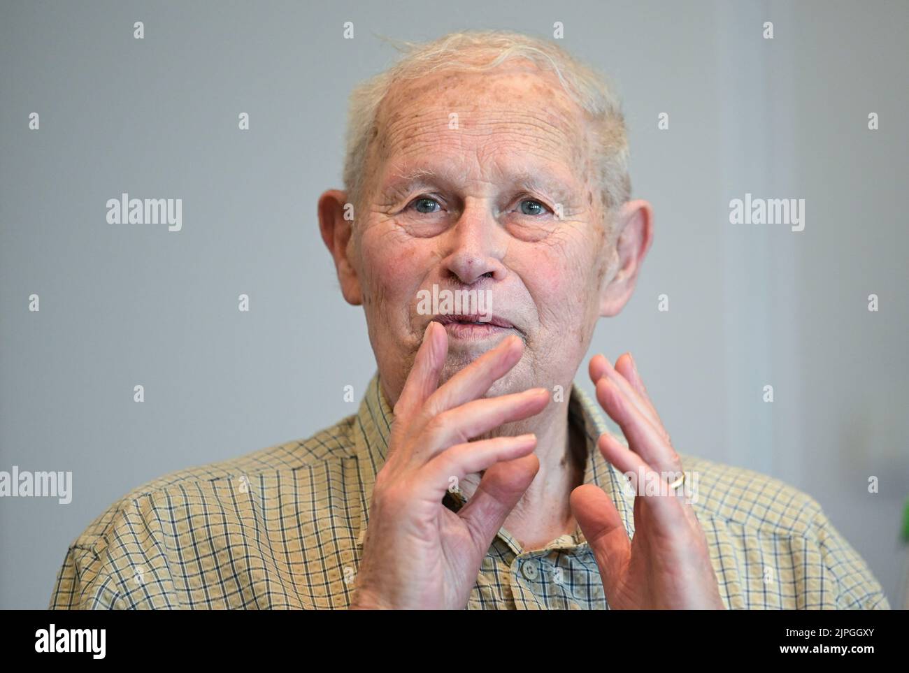 18 August 2022, Baden-Wuerttemberg, Stuttgart: Contemporary witness ...