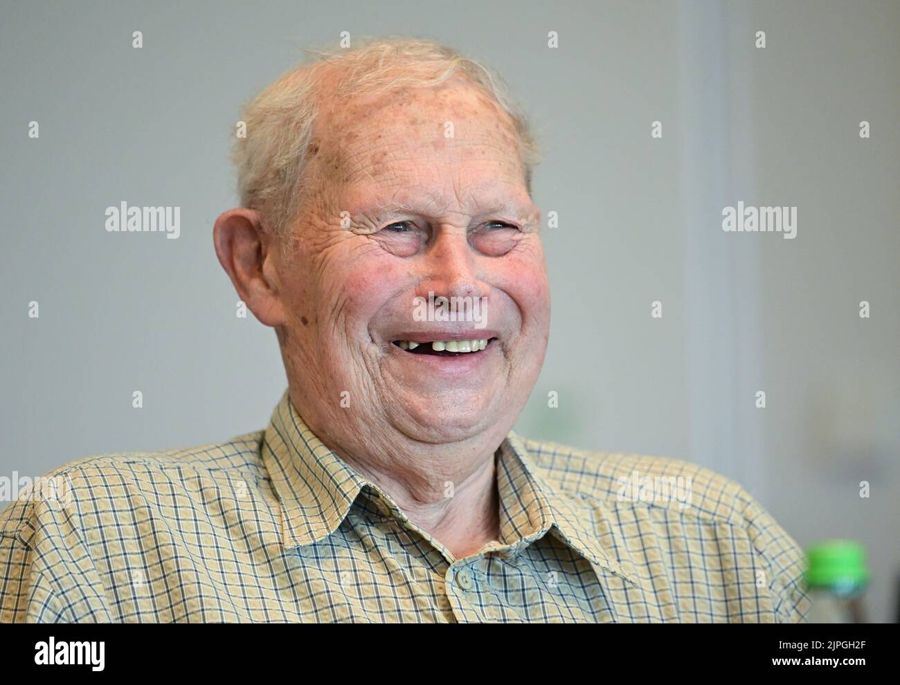18 August 2022, Baden-Wuerttemberg, Stuttgart: Eyewitness Garry Fabian ...