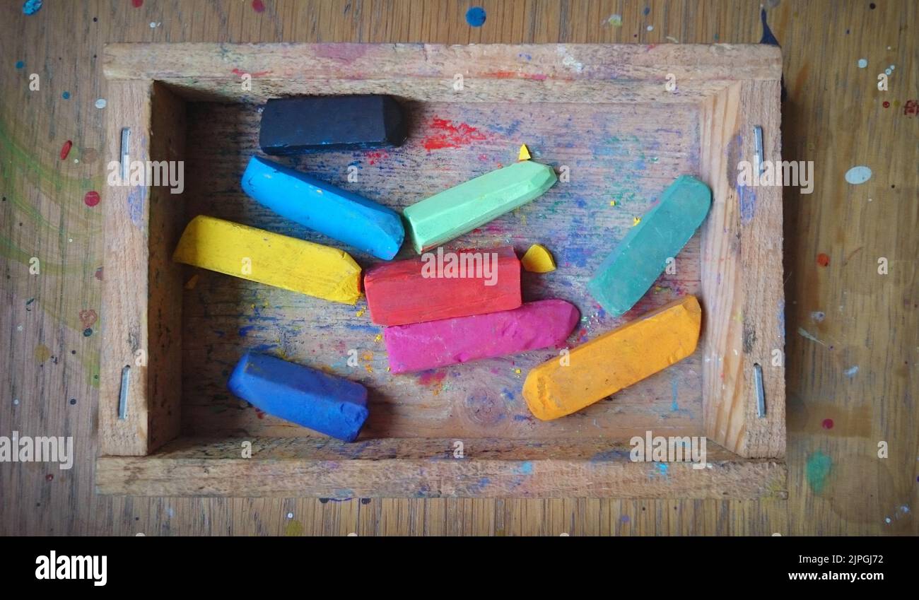 Colored chalk drawing hi-res stock photography and images - Alamy