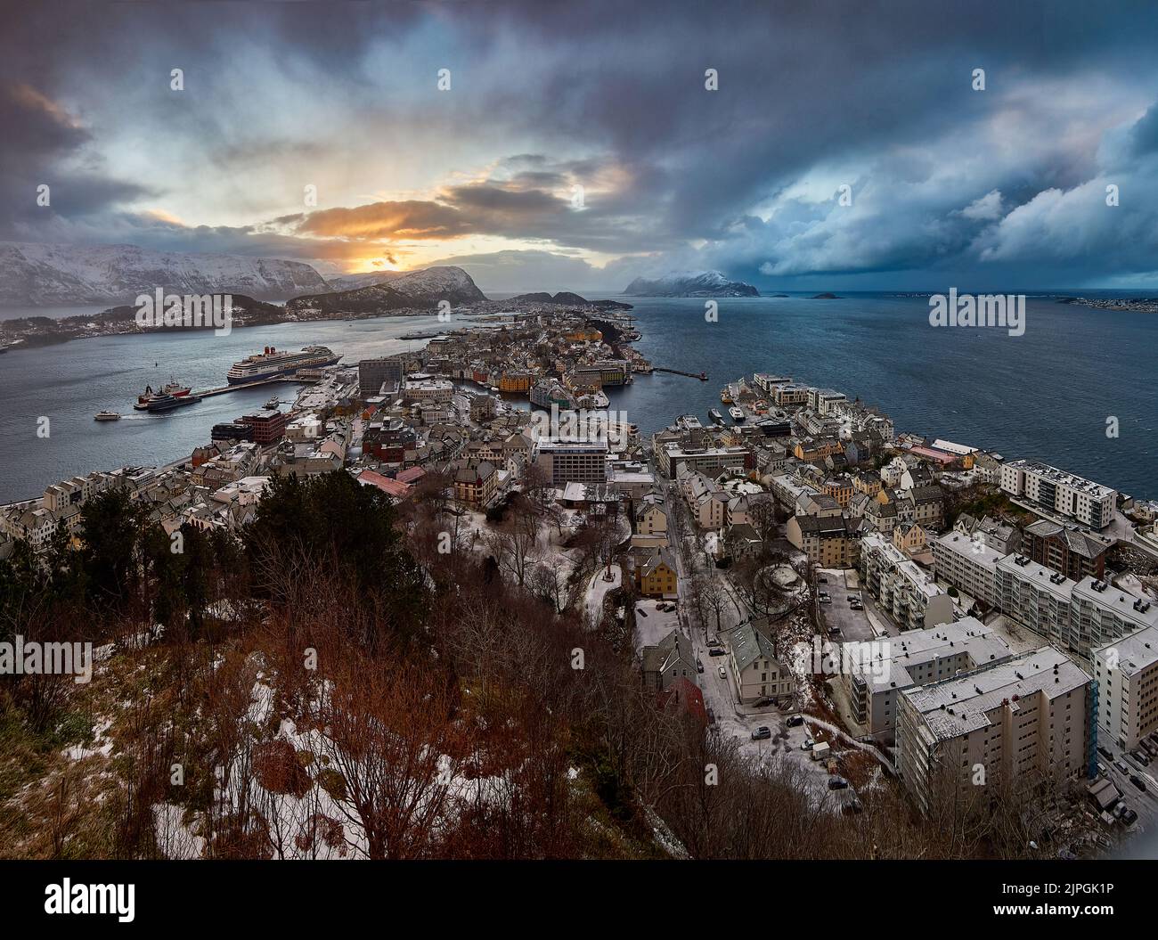 Hail incoming hi-res stock photography and images - Alamy