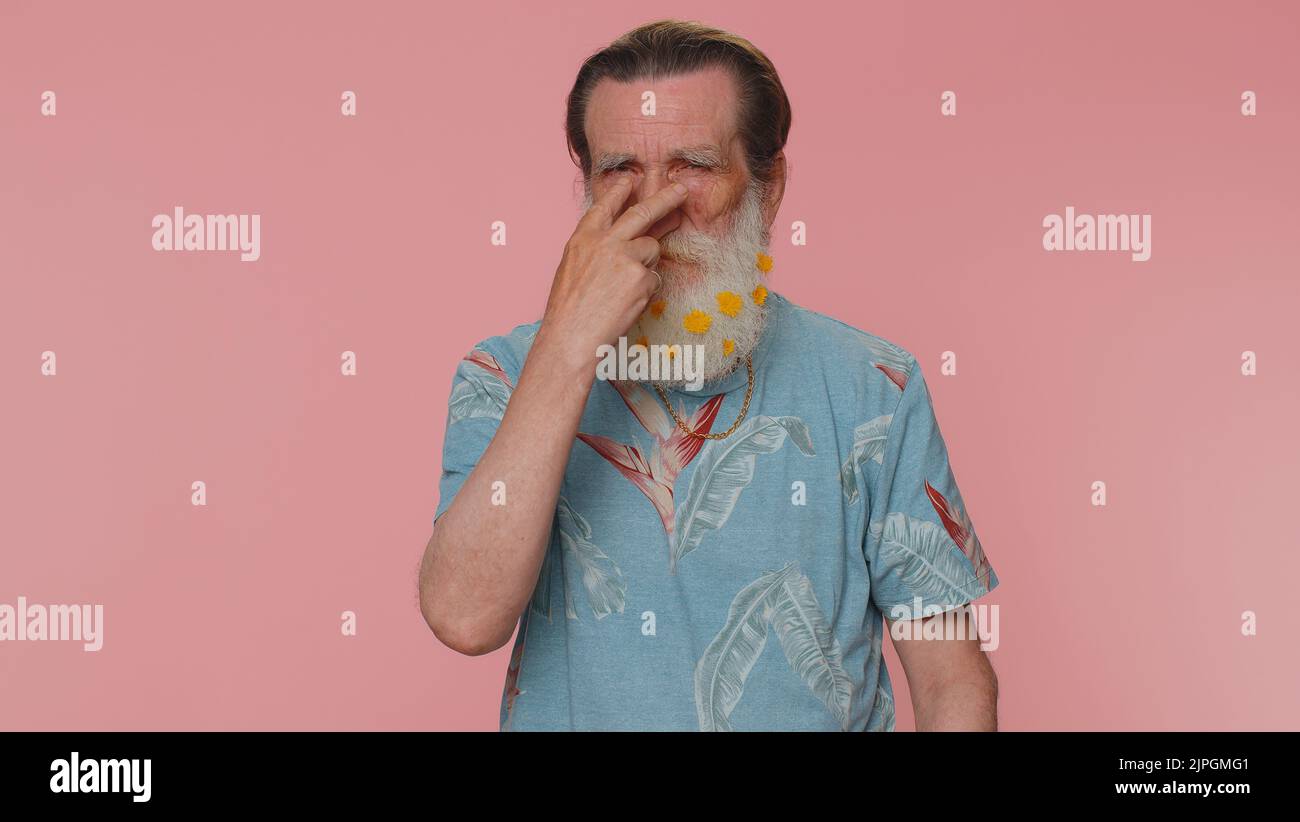 Man spying wall hi-res stock photography and images - Alamy