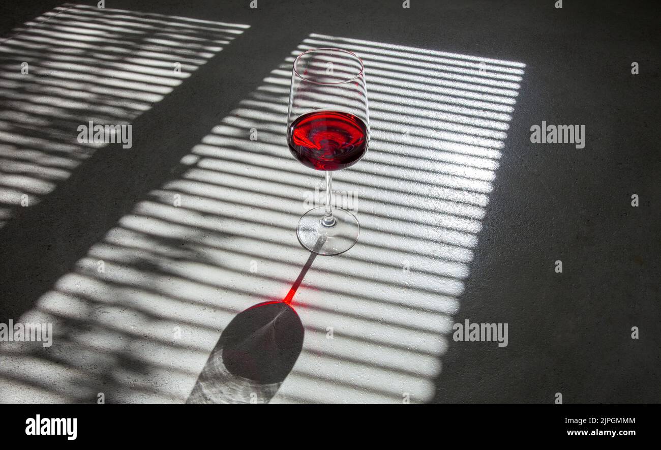sunlight, window, red wine glass, sun ray, sun rays, sunbeam, sunbeams ...
