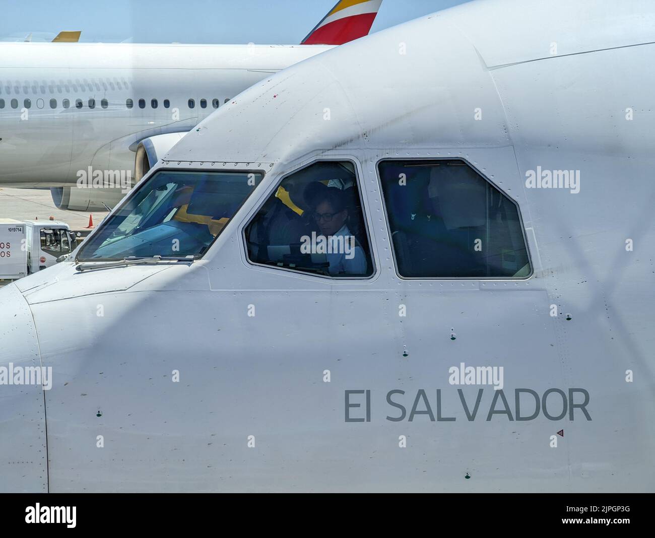 Female airline pilot hi-res stock photography and images - Alamy