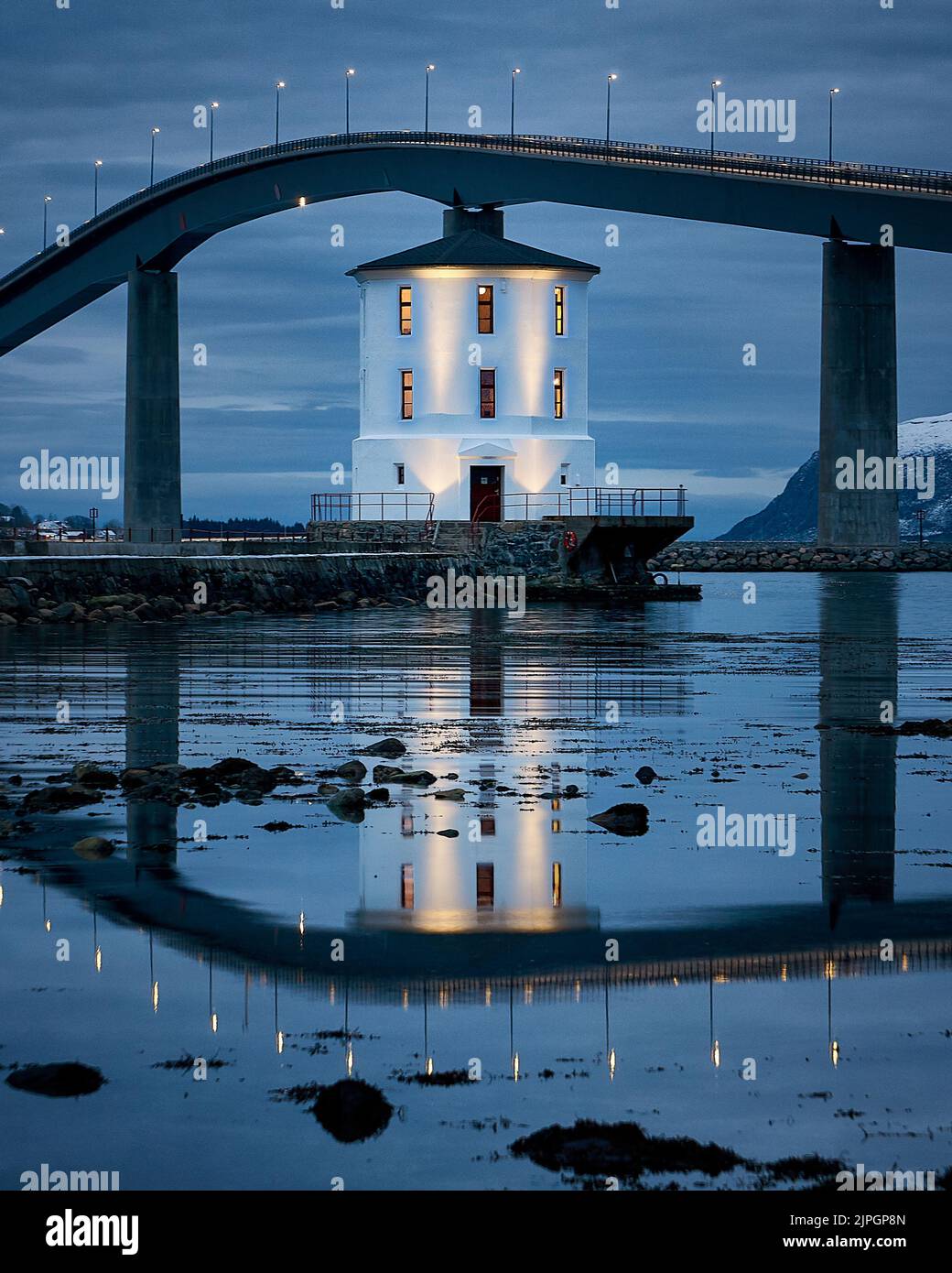 Lepsøyrevet lighthouse with Lepsøy bridge in the background, Haramsøya ...