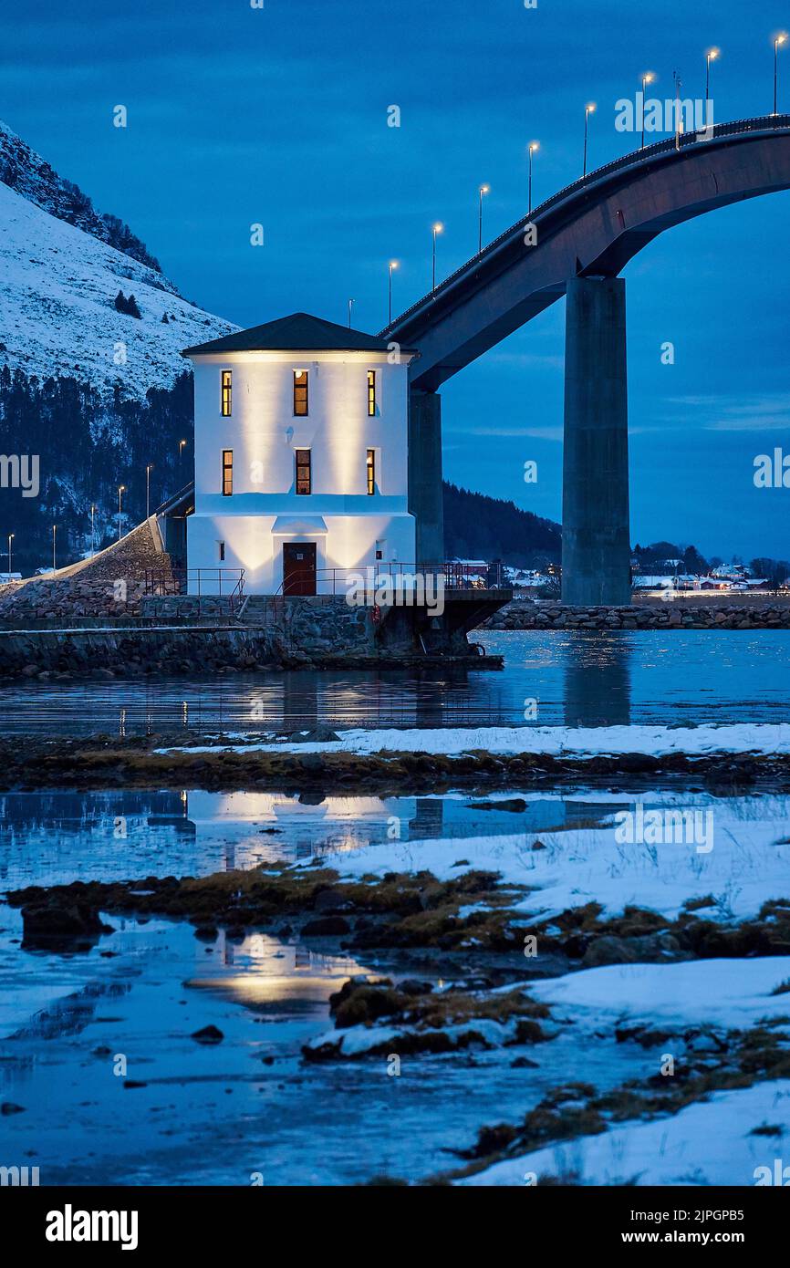 Lepsøyrevet lighthouse with Lepsøy bridge in the background, Haramsøya ...