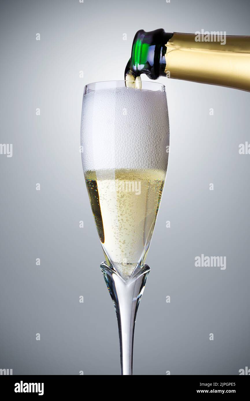 Champagne pouring cut out hi-res stock photography and images - Alamy