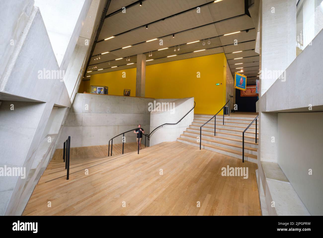 Tate modern concrete and stairs hi-res stock photography and images - Alamy