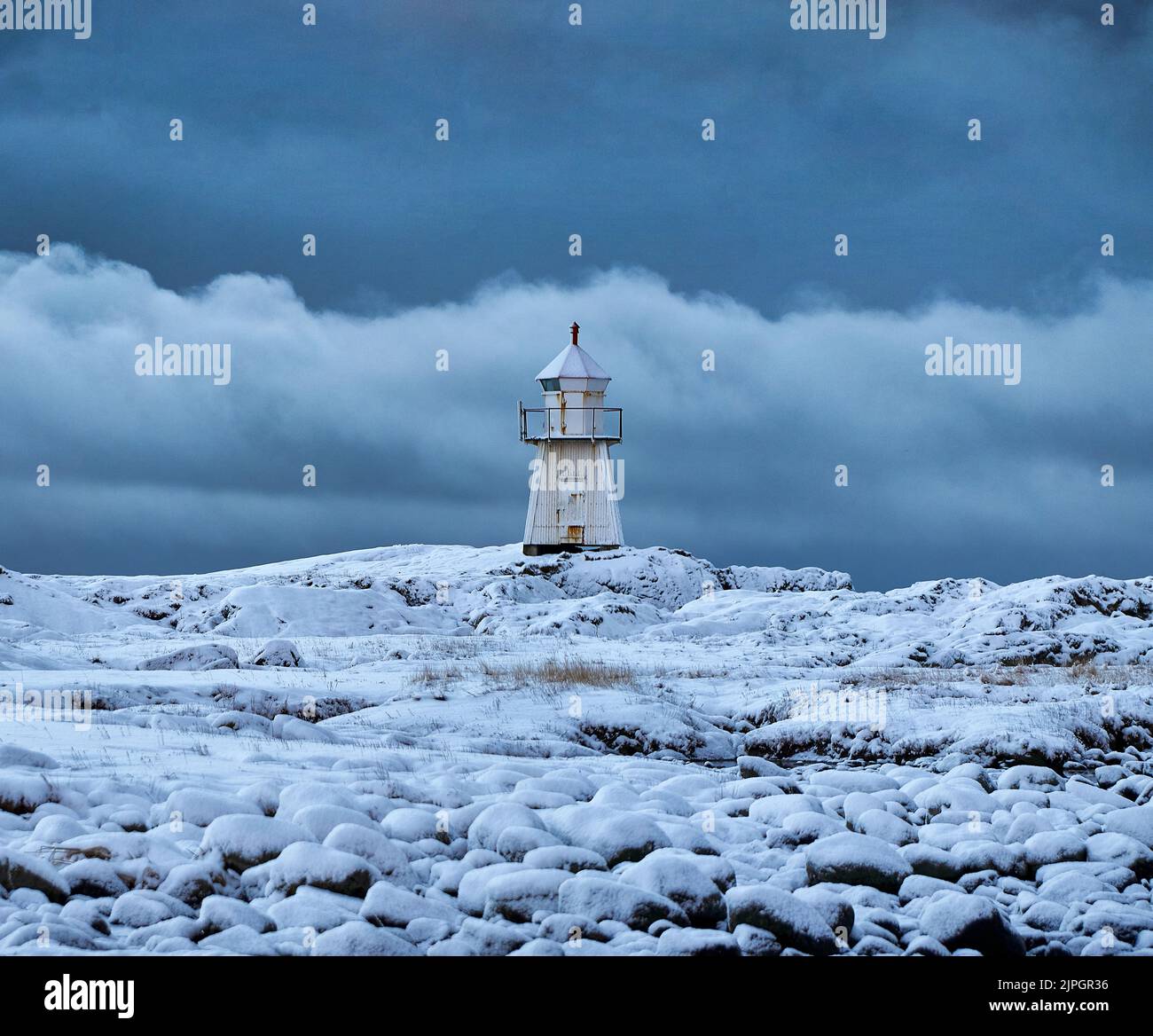 Lighthouse on Vigra during a winter sunset, Giske, Ålesund, Sunnmøre ...