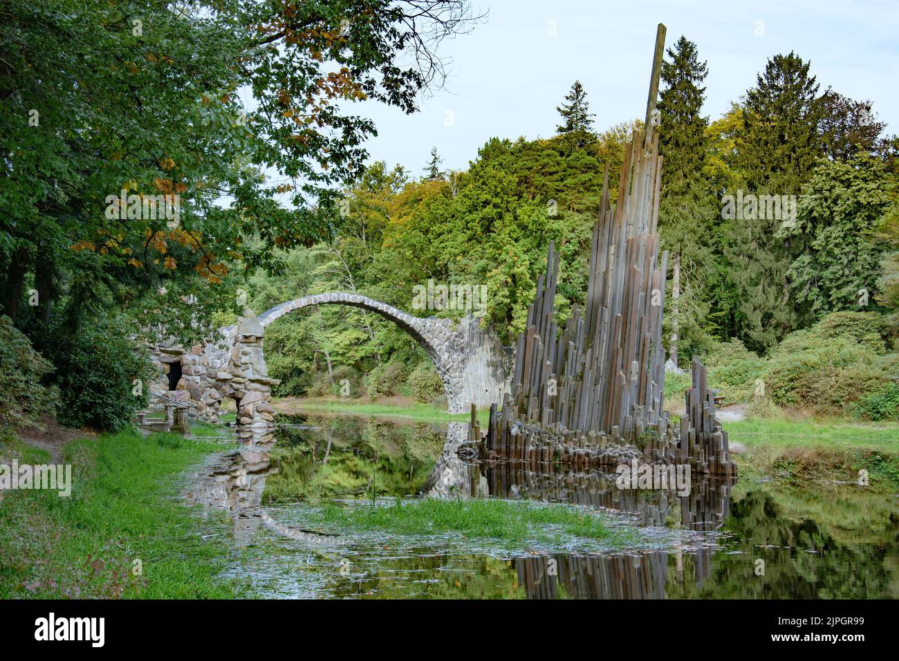 rakotz bridge, rakotzsee, azaleen- und rhododendronpark kromlau Stock ...