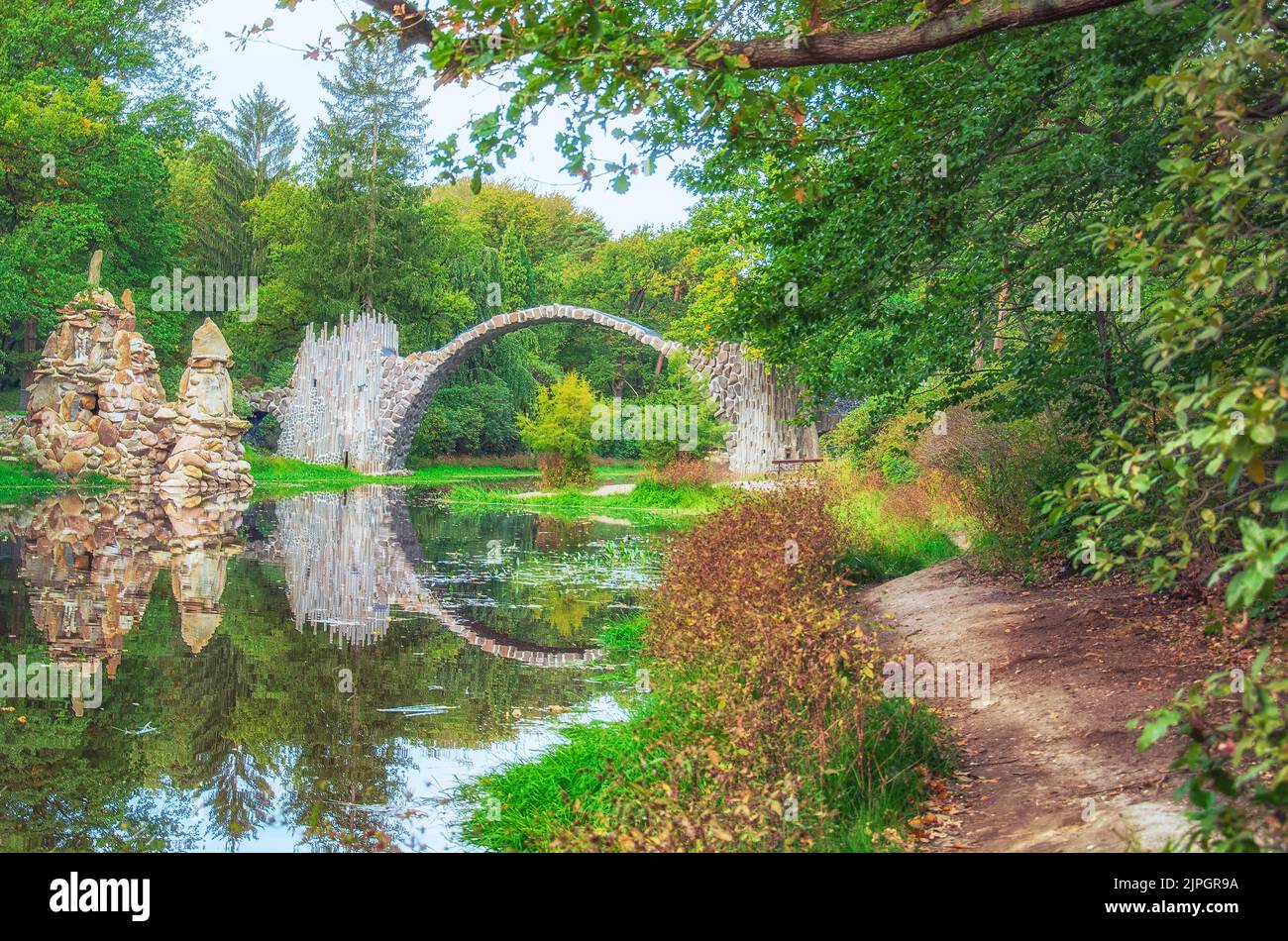 rakotz bridge, rakotzsee, azaleen- und rhododendronpark kromlau Stock ...
