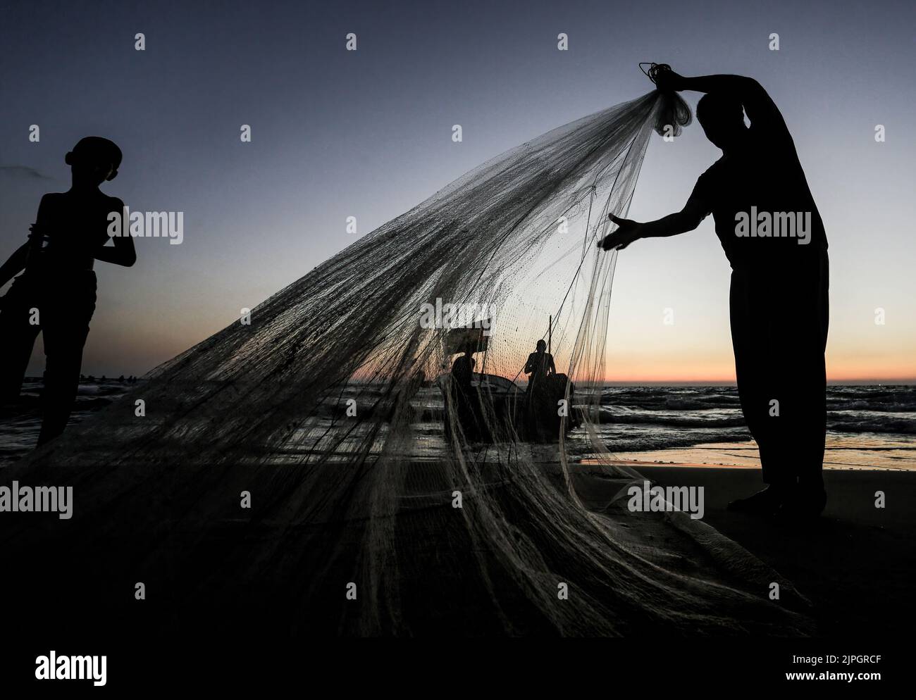 Gaza, Palestine. 17th Aug, 2022. A Palestinian refugee prepares his ...