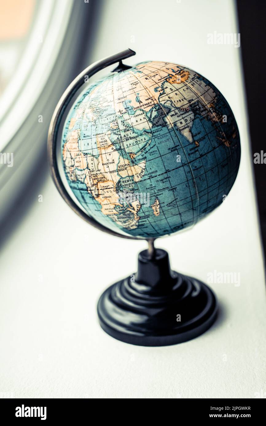 Vintage earth map vector hi-res stock photography and images - Alamy