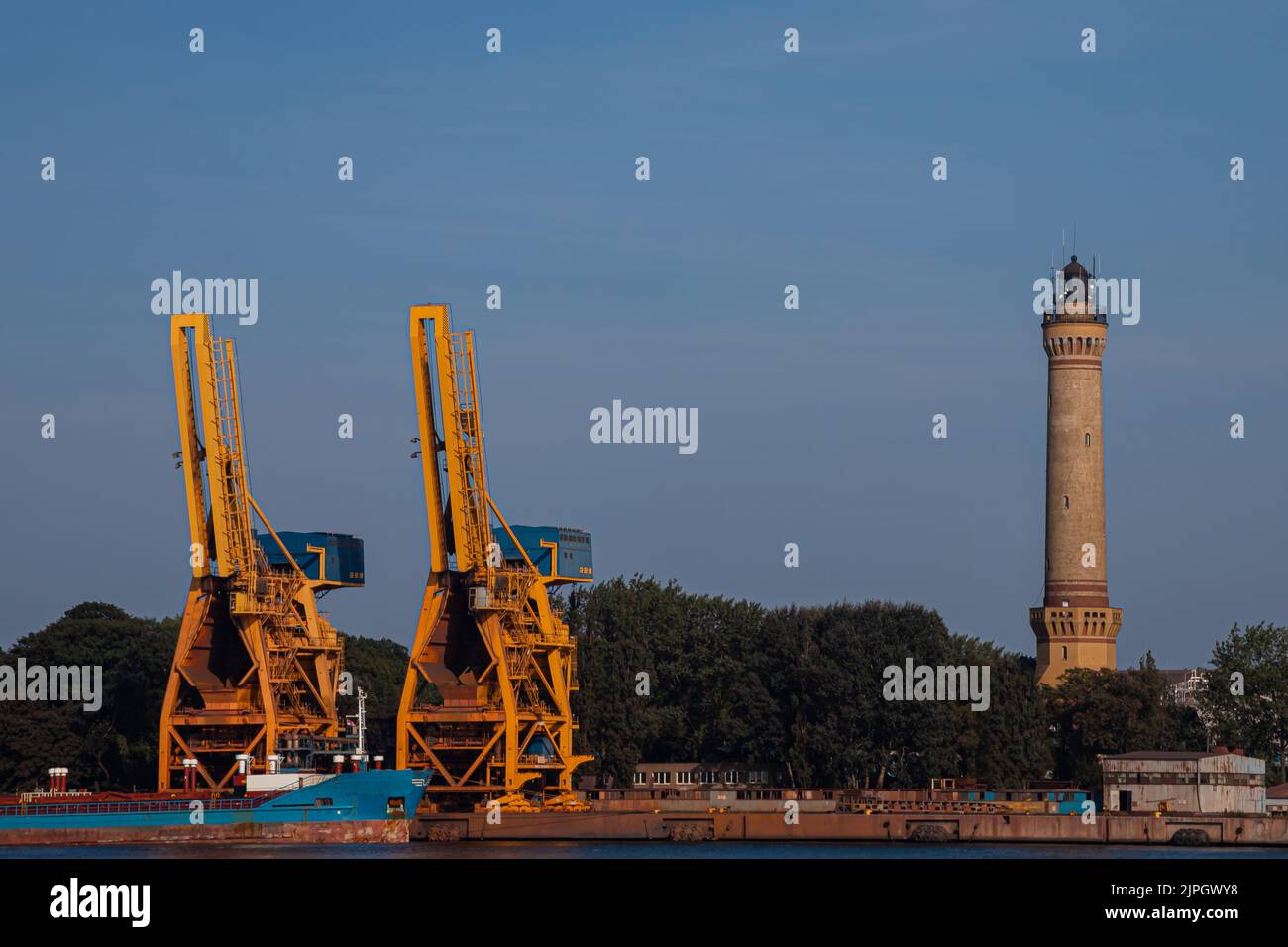 lighthouse, harbor crane, swinemünde, leuchtturm świnoujście ...