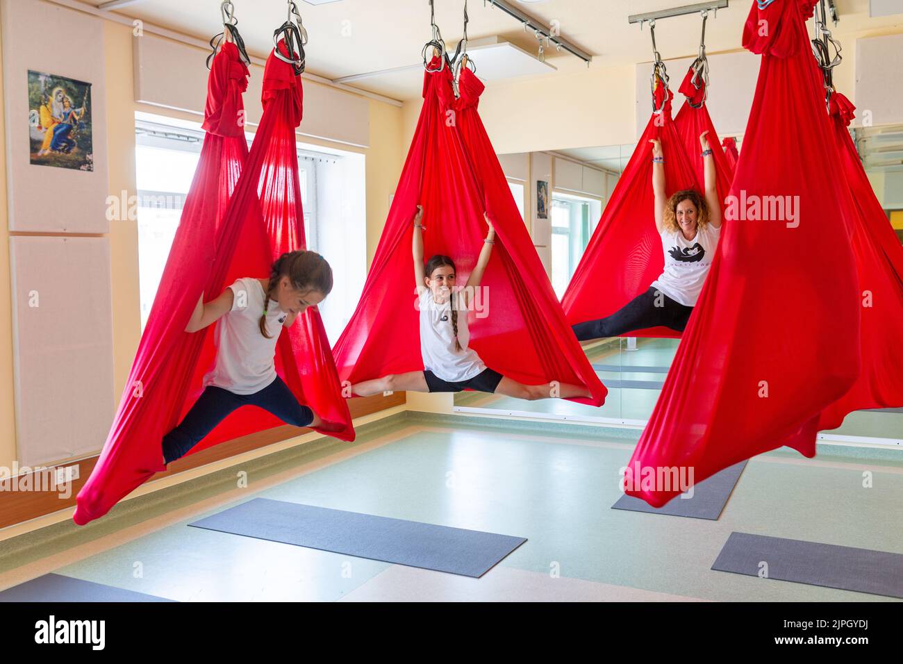 Kids aerial yoga class Stock Photo - Alamy