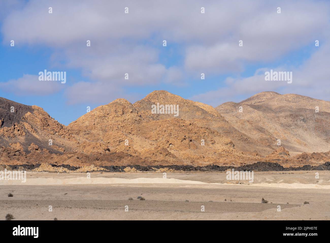 Coastal mountains of northern chile hi-res stock photography and images ...
