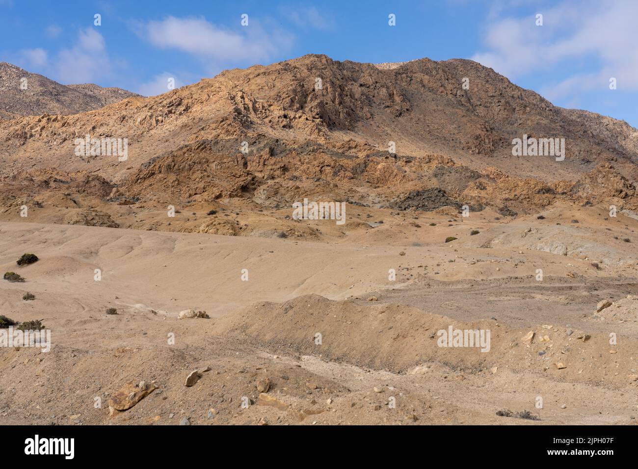 Coastal mountains of northern chile hi-res stock photography and images ...