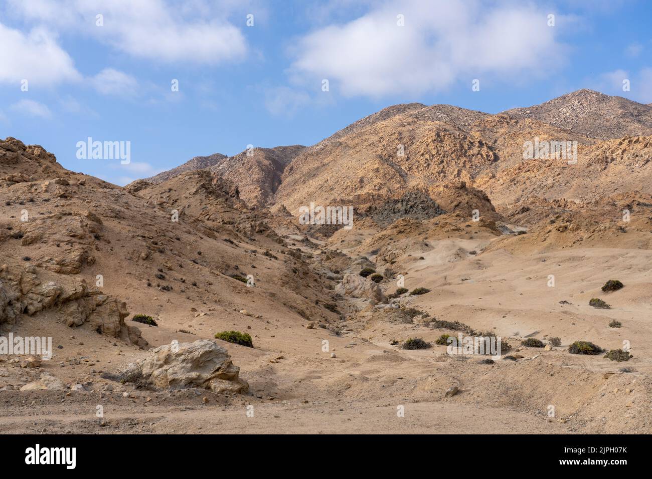 Coastal mountains of northern chile hi-res stock photography and images ...