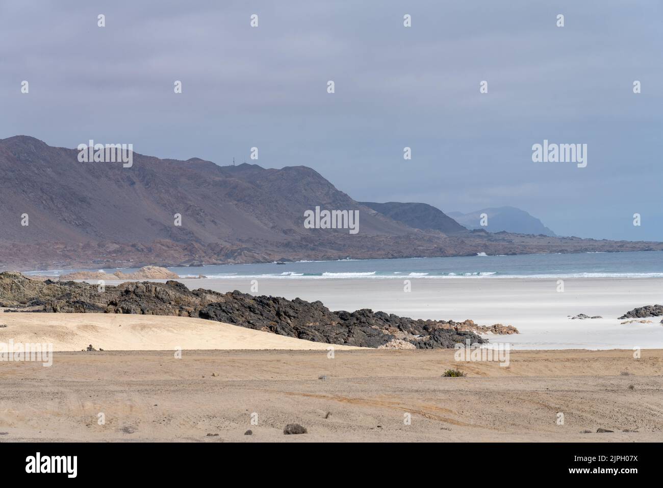 The shoreline near Chanaral where the Atacama Desert meets the Pacific ...