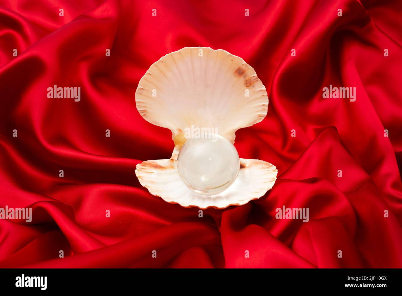 Crystal ball on shell hi-res stock photography and images - Alamy