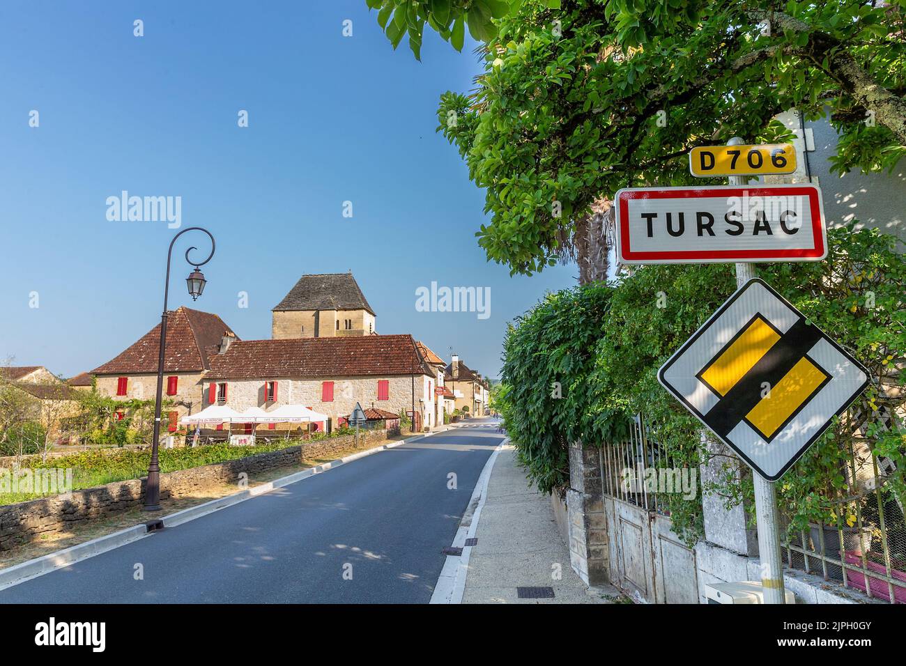 (C) Denis TRASFI / MAXPPP - à Tursac le 14-08-2022 - Panneau de Tursac ...