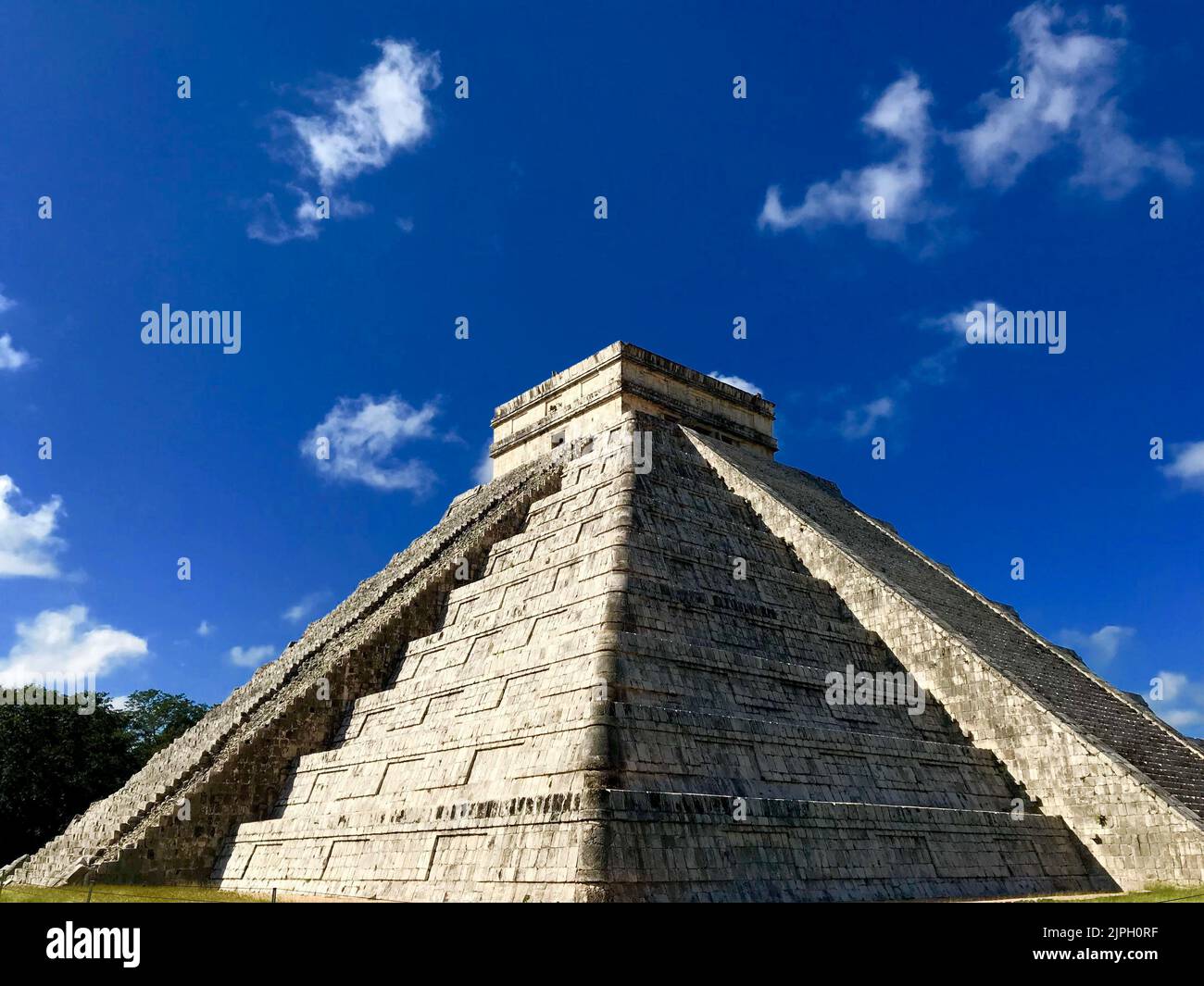 The Temple of Kukulcan, El Castillo. Chichen Itza, Mexico Stock Photo - Alamy