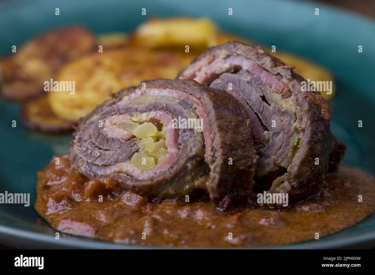 Rinderroulade hi-res stock photography and images - Alamy