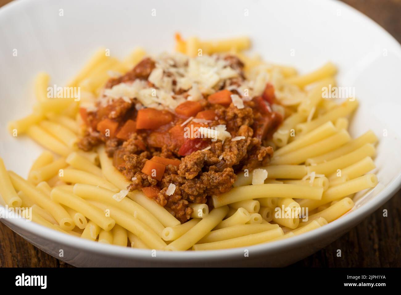 macaroni, bolognese, macaronis, bologneses Stock Photo - Alamy