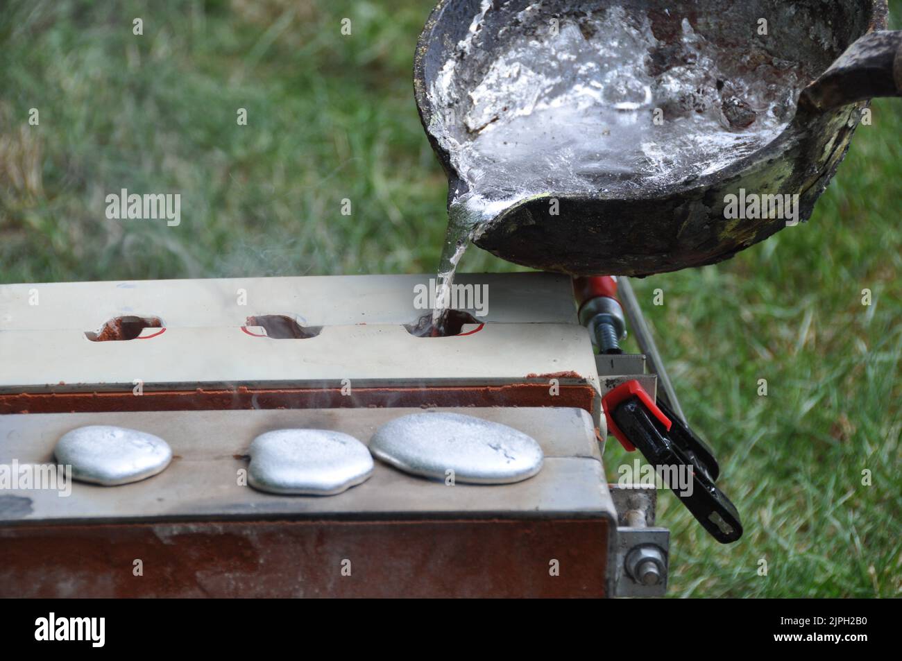 melt, pourable form, formguss, gussstück, melts Stock Photo - Alamy