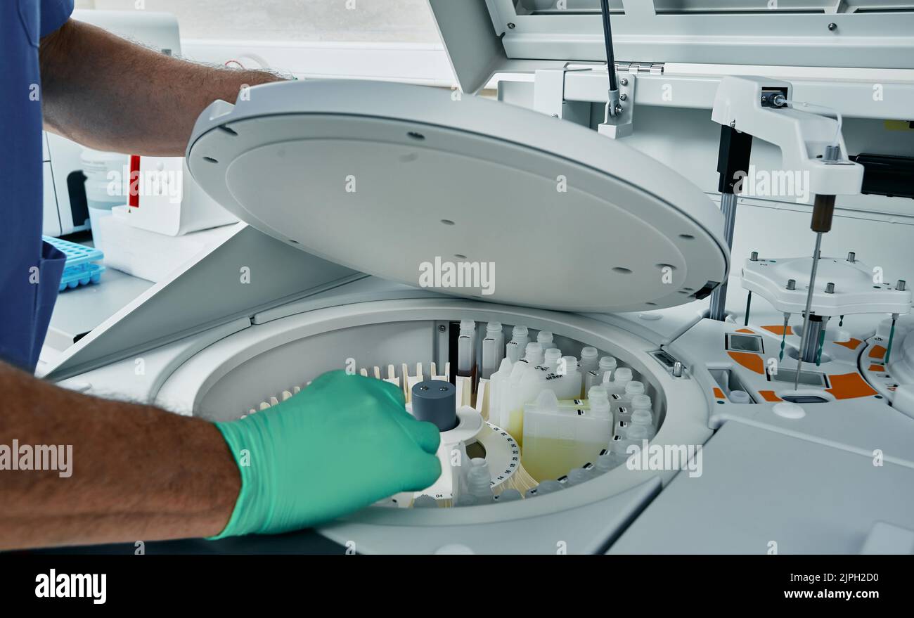 Hematology analyzer hi-res stock photography and images - Alamy