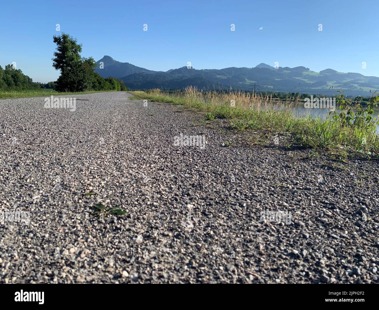 gravel path, gravel road, gravel paths, gravel roads Stock Photo - Alamy