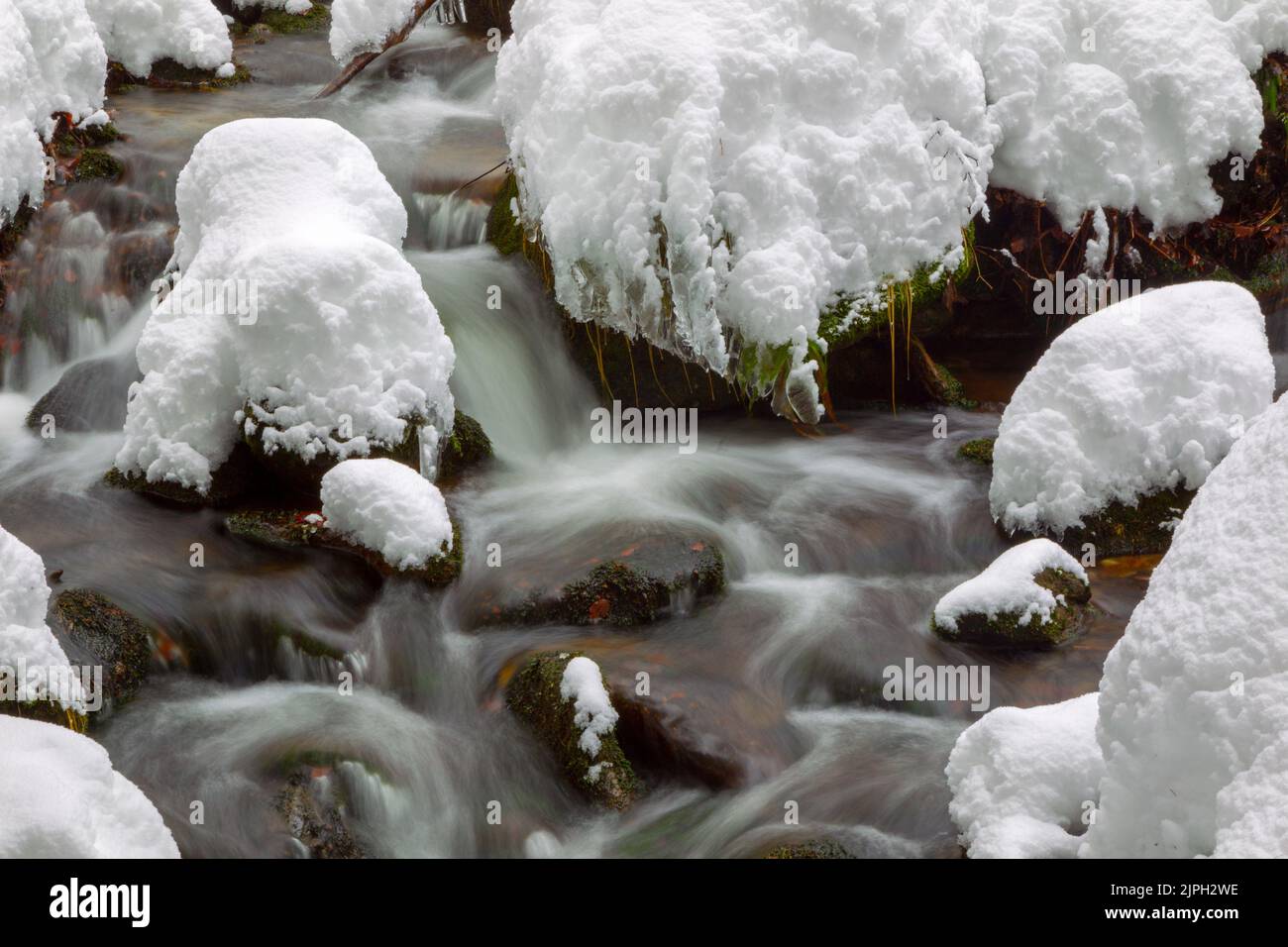 Winter landscape flowing river hi-res stock photography and images - Alamy