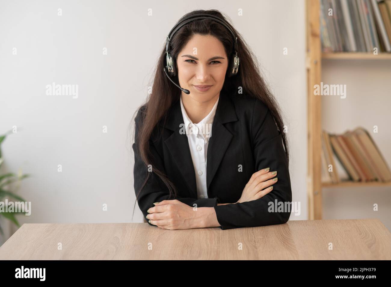 Customer service agent wireless headset hi-res stock photography and ...