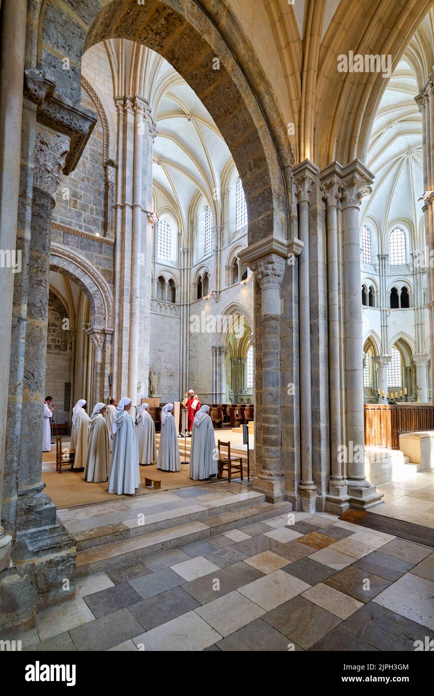 Vezelay Abbey. Bourgogne France. Nuns at the Mass Stock Photo - Alamy
