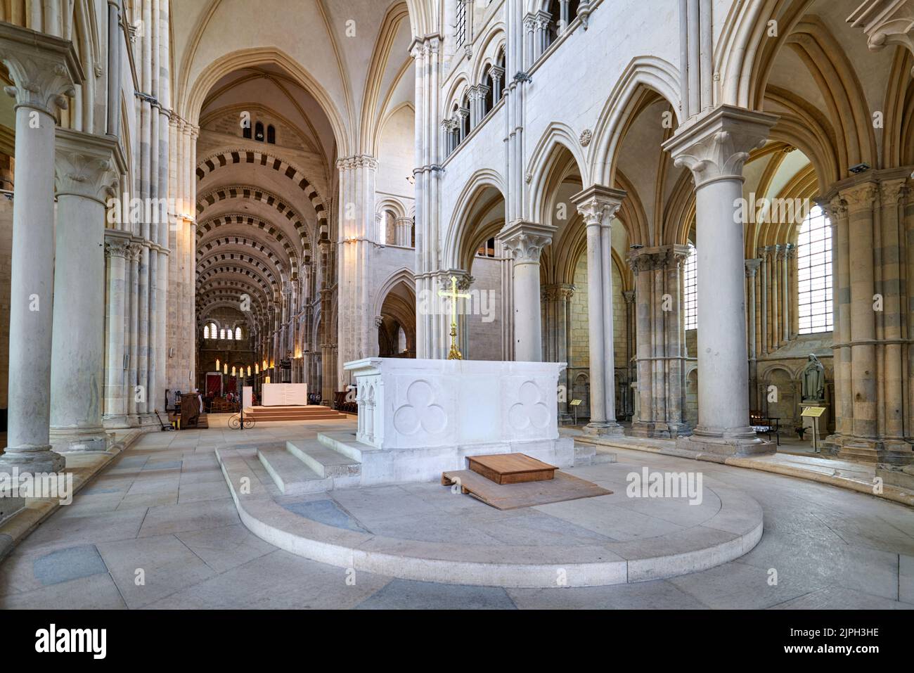 Vezelay Abbey. Bourgogne France Stock Photo - Alamy