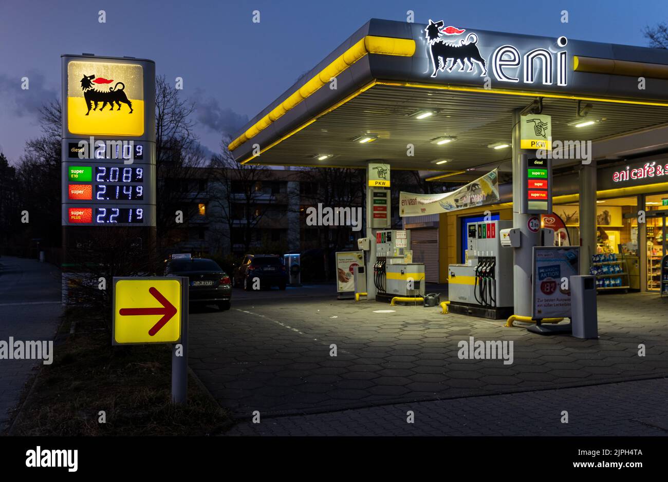 Petrol prices germany hi-res stock photography and images - Alamy