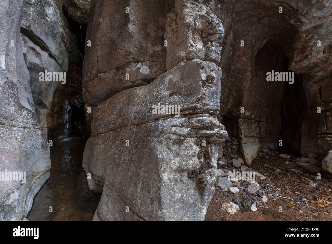 Tunnel creek caves hi-res stock photography and images - Alamy