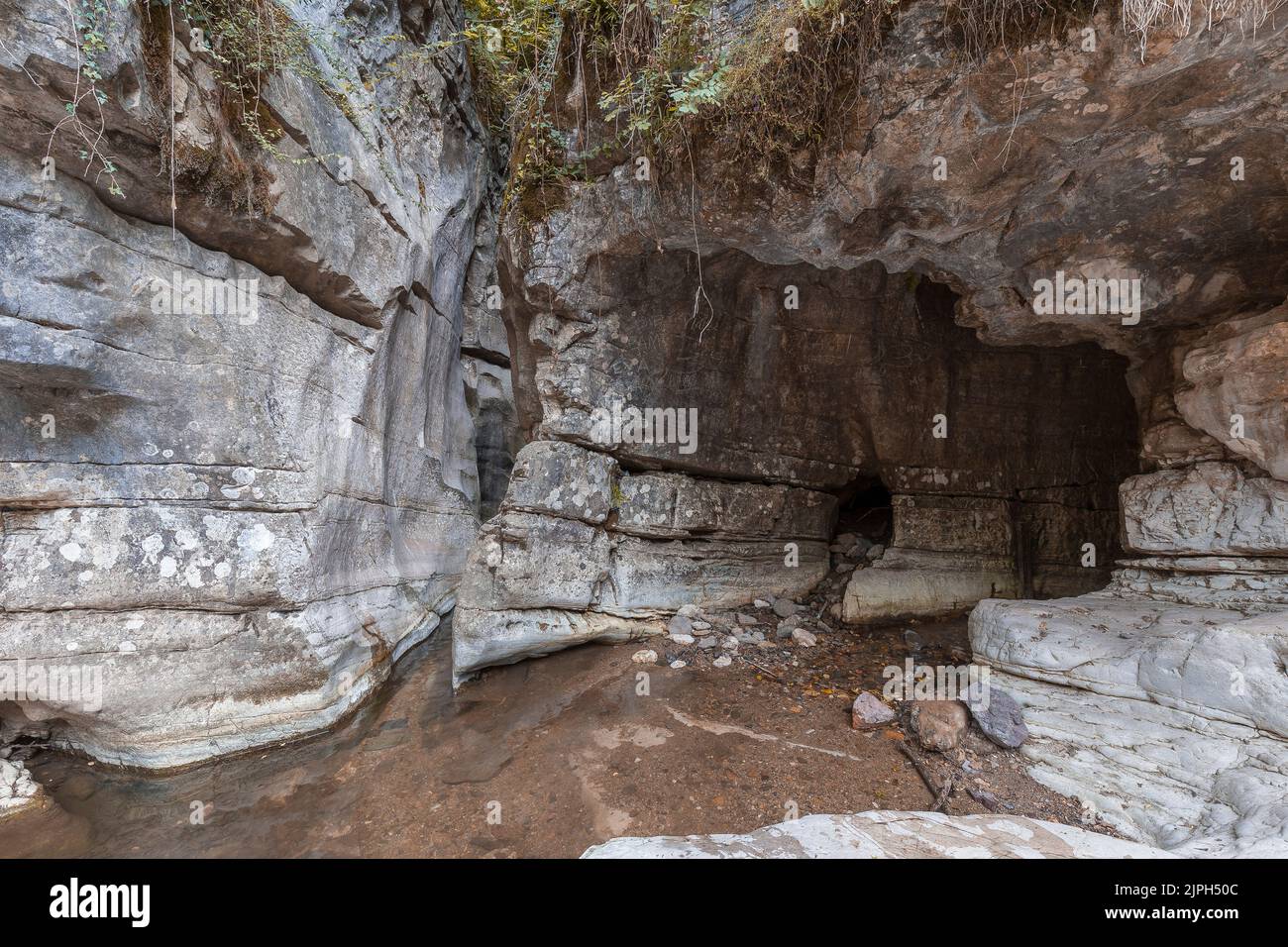 Tunnel creek caves hi-res stock photography and images - Alamy