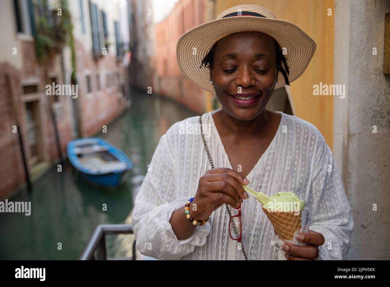 Italian mature female hi-res stock photography and images - Alamy