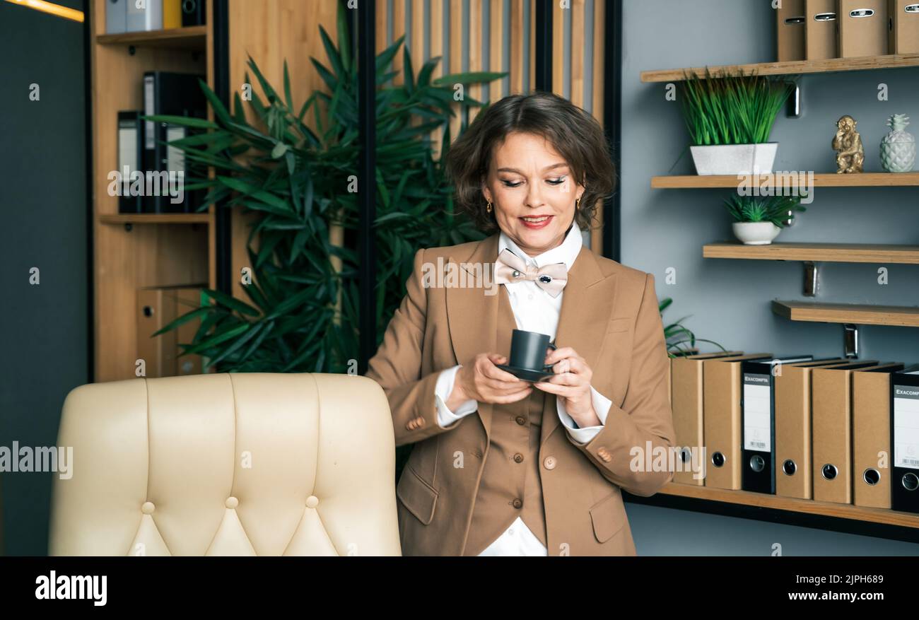 Elderly age aged 60s hi-res stock photography and images - Alamy