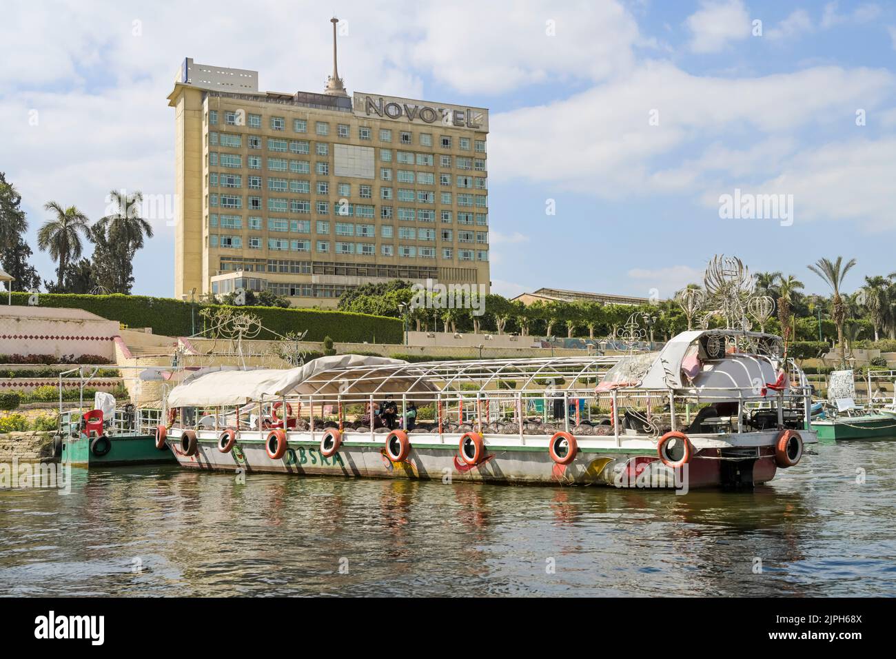 Ausflugsboot, altes Novotel Hotel, Kai, Nil, Kairo, Ägypten Stock Photo ...