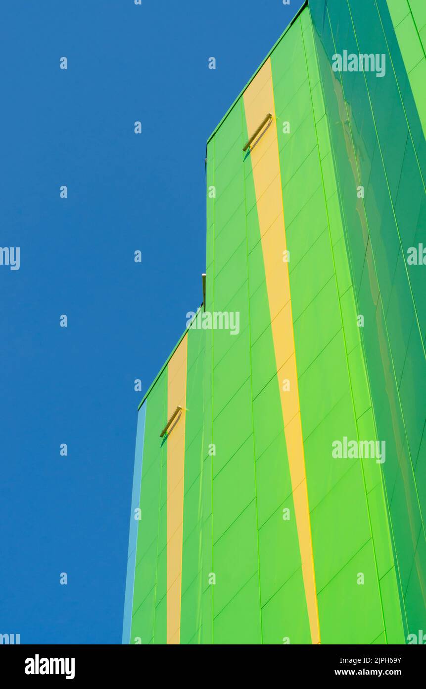 Green building tower hi-res stock photography and images - Alamy