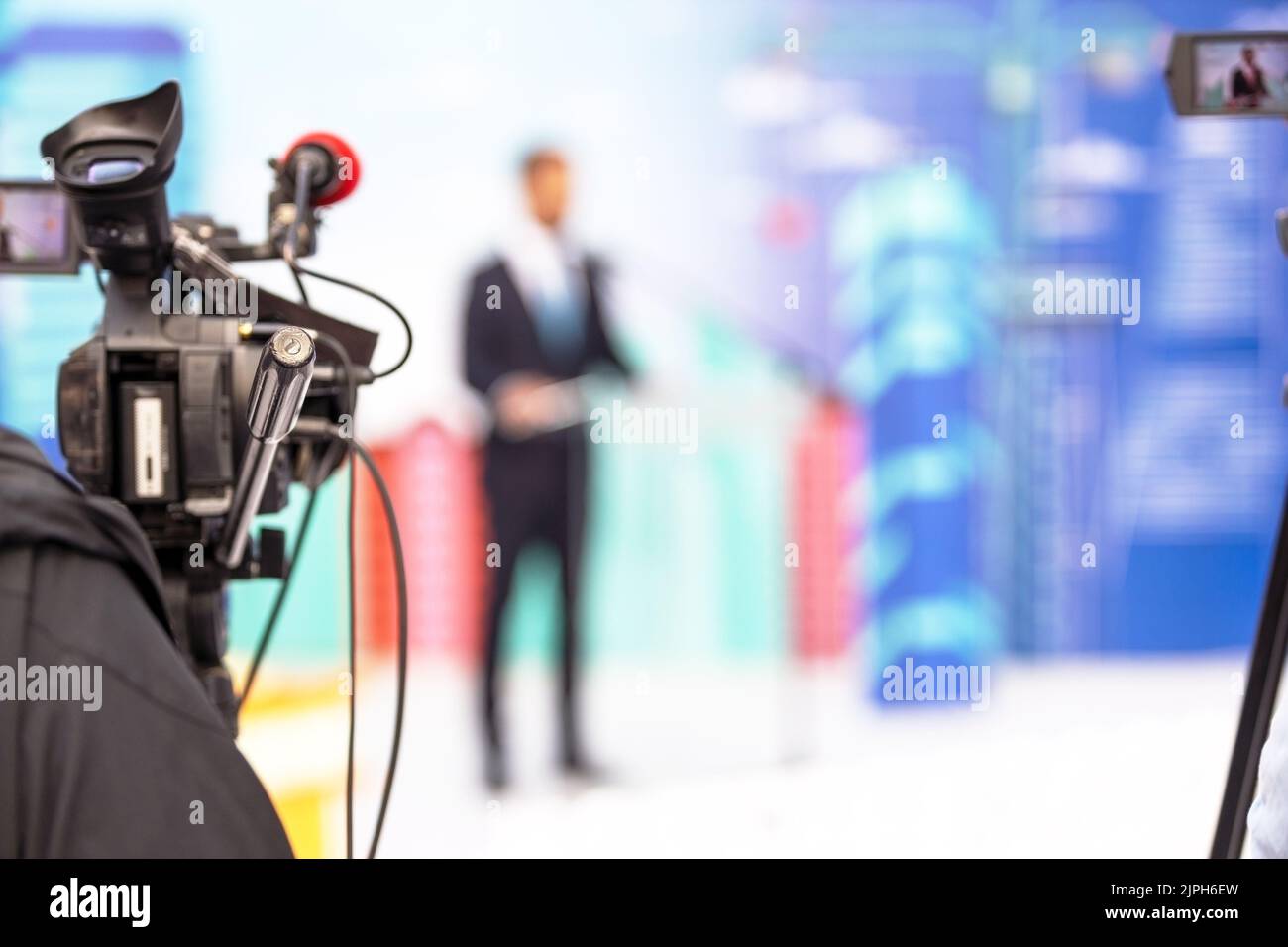 News reporting presentation hi-res stock photography and images - Alamy