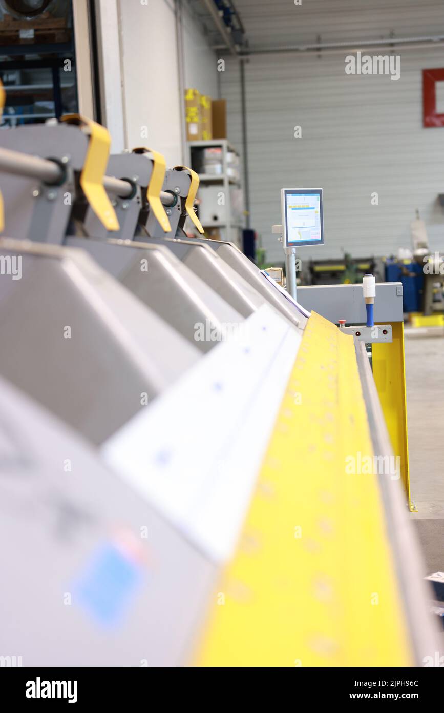 Metal forming process hi-res stock photography and images - Alamy