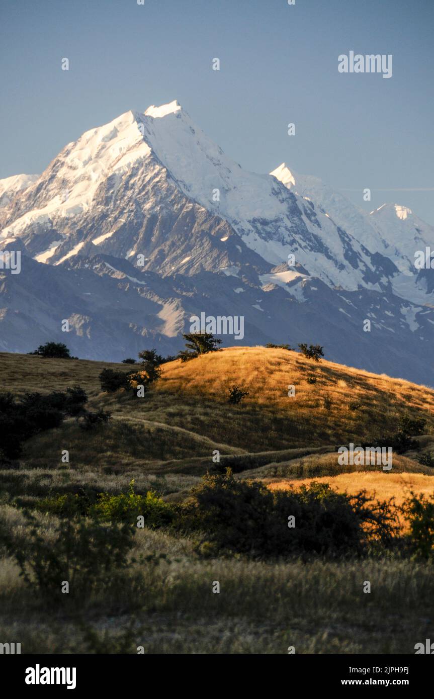 Early summer evening sunlight on Aoraki/ Mount Cook in Mackenzie ...