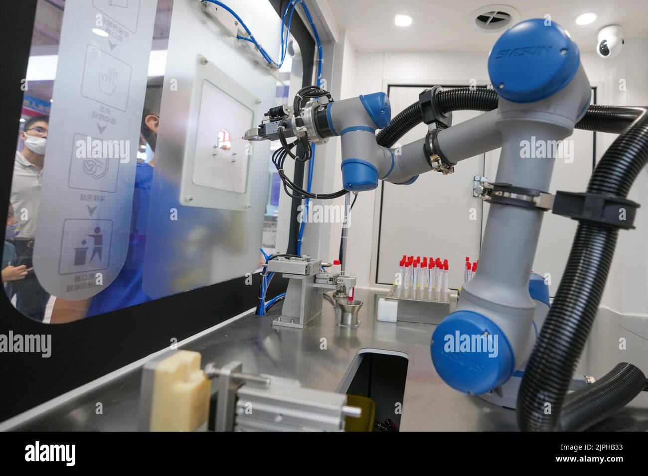 Nucleic acid testing booth hi-res stock photography and images - Alamy