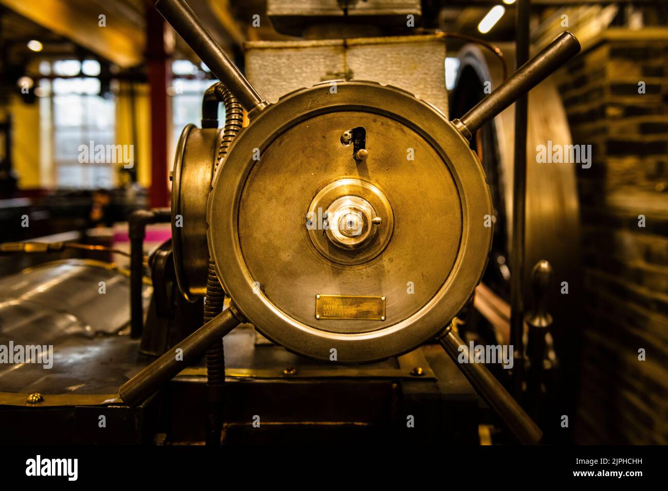 Spinning cog wheels hi-res stock photography and images - Alamy