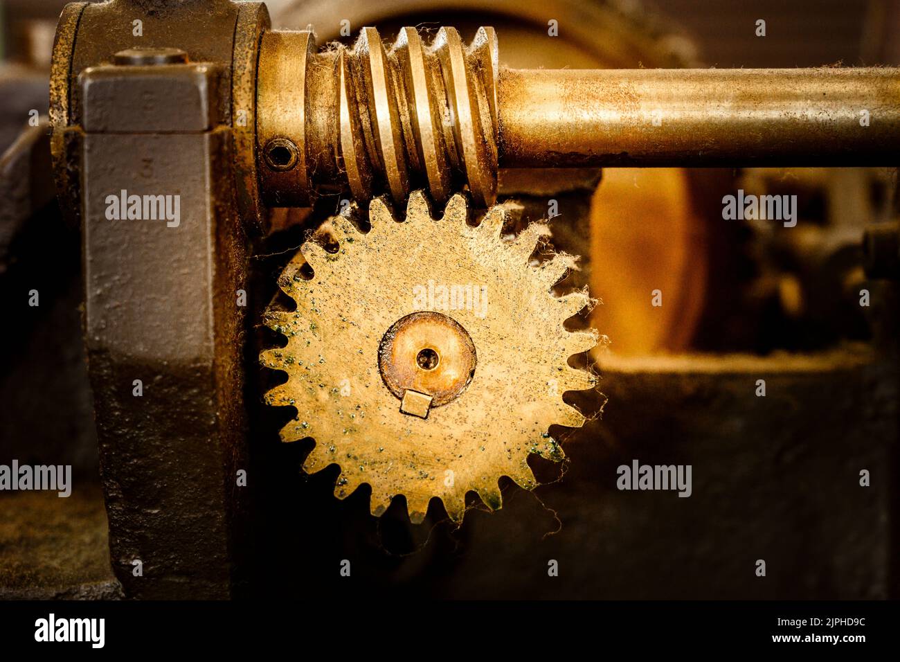 Wheel on and old spinning machine Stock Photo - Alamy