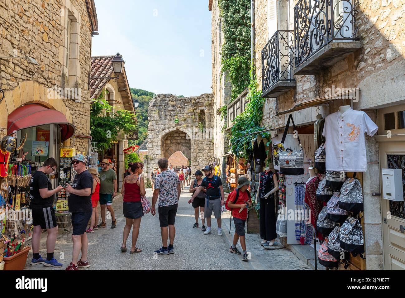 (C) Denis TRASFI / MAXPPP - à Rocamadour le 11-08-2022 - Ruelle ...