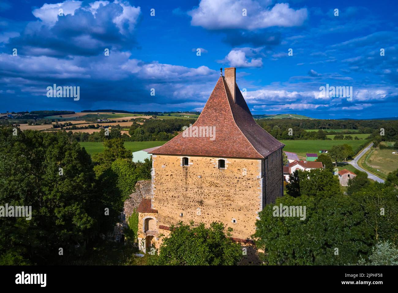 France, Cher (18), Berry, Neuvy-Deux-Clochers, la Tour de Vesvre ...